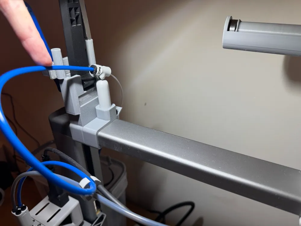 Bambu A1 PTFE filament guide clamp von romn - MakerWorld