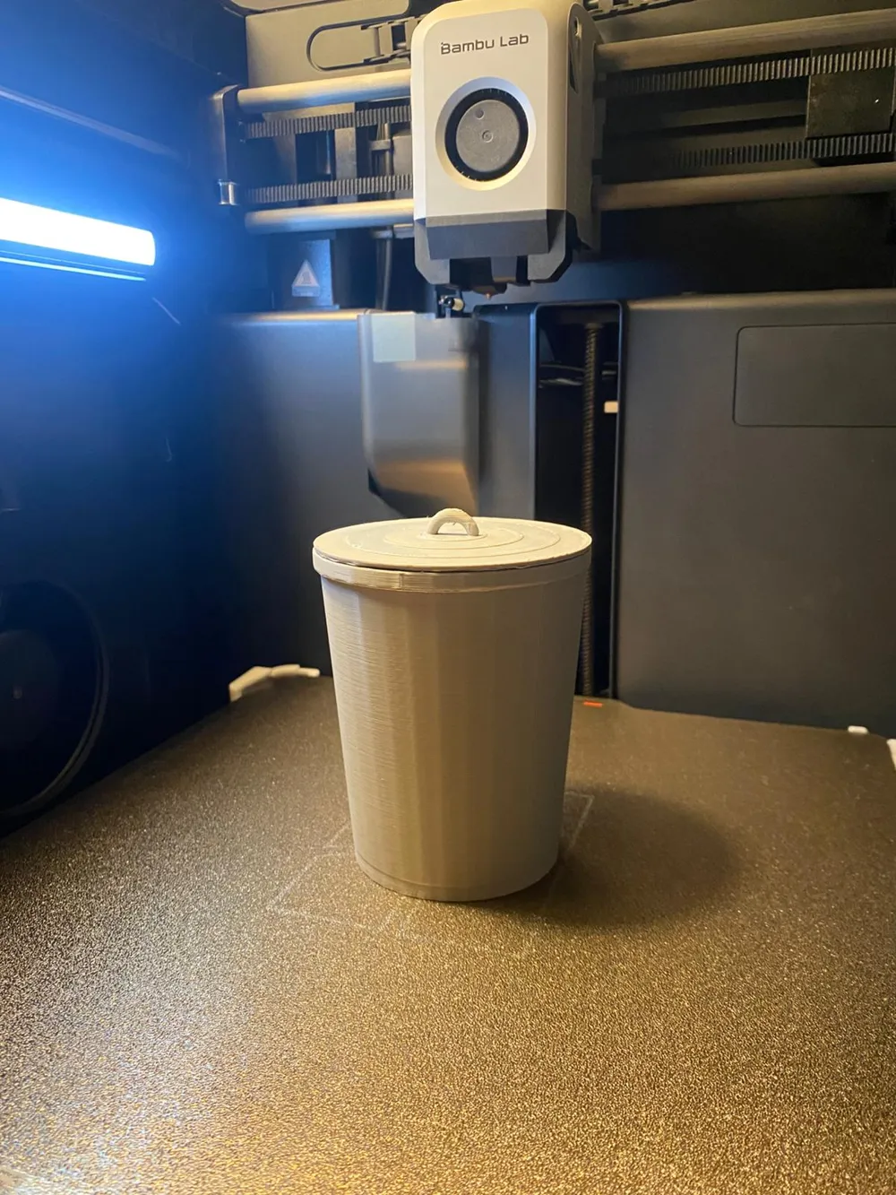 Mini Trash Can With Lid - Free 3D Print Model - MakerWorld