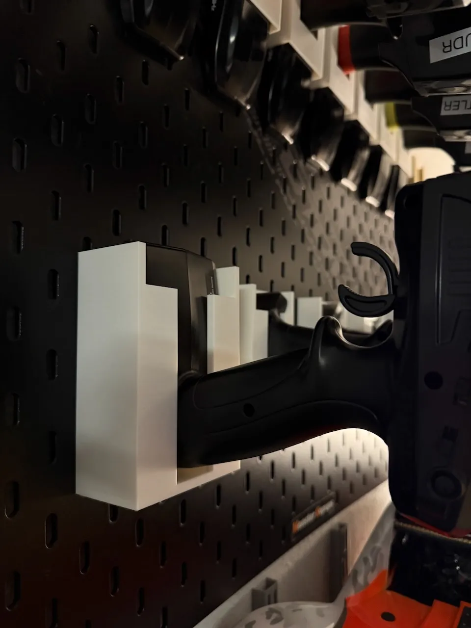 Ikea Skadis wall mount Spektrum SLT3 controller by Orbbman MakerWorld ...