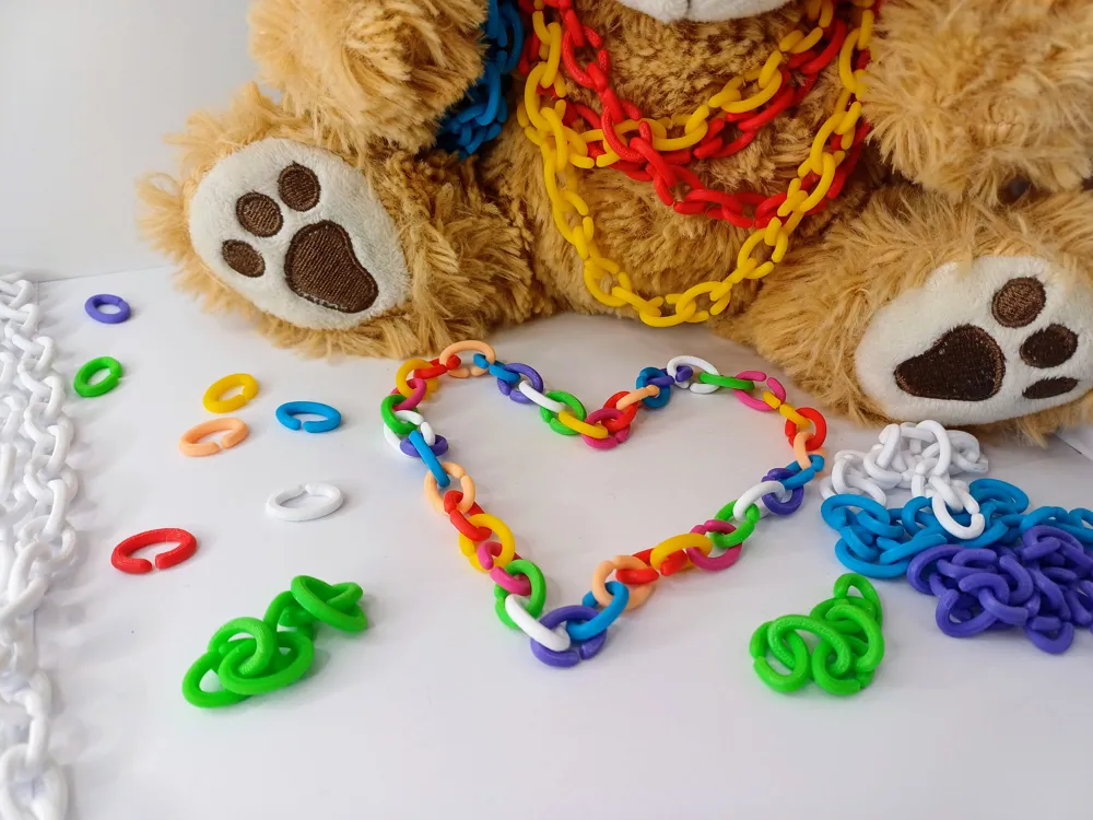 C Chain (Retro 1980s Interlocking Links) - Free 3D Print Model - MakerWorld