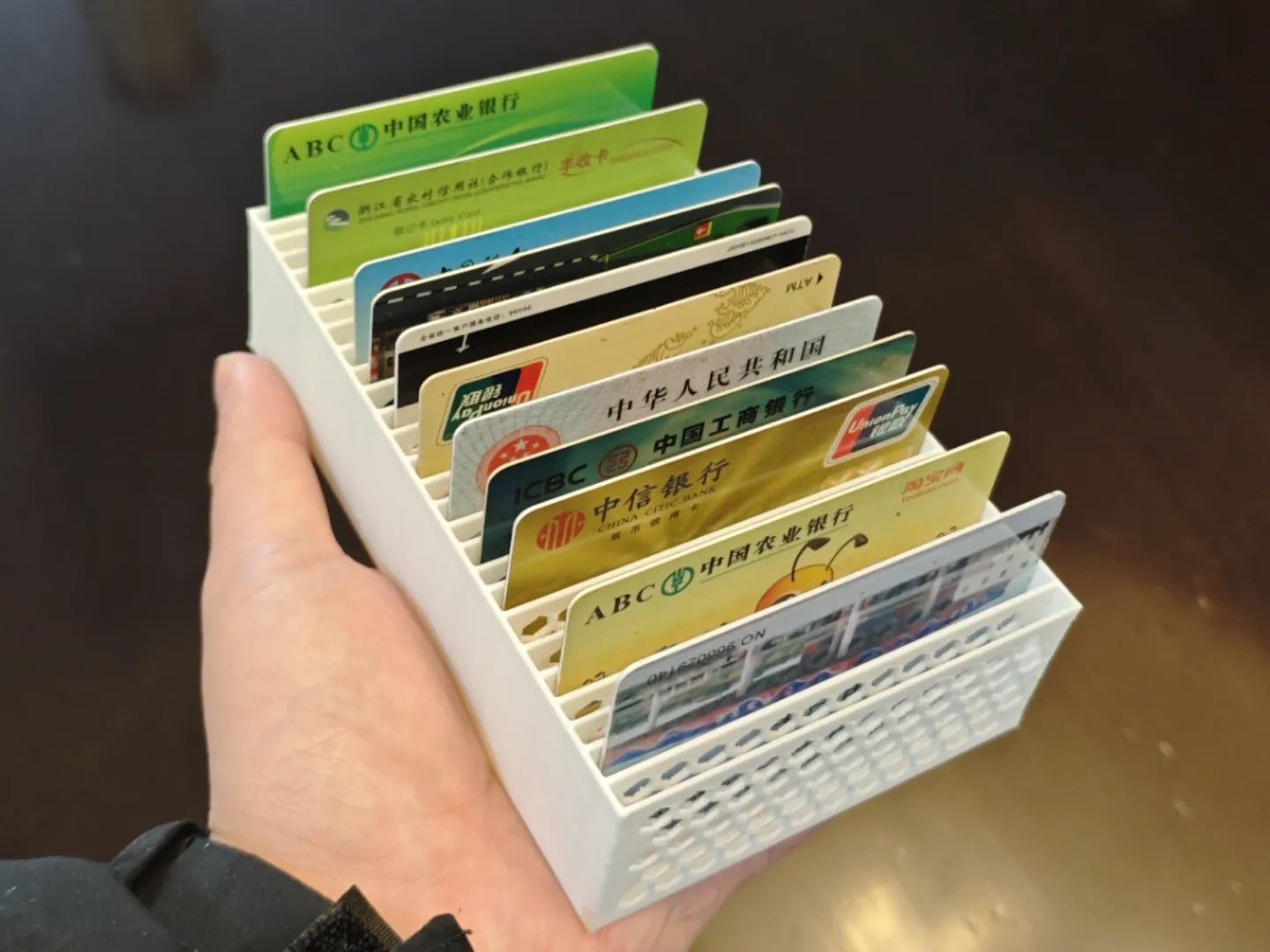 Ingenious honeycomb design card holder, saving material and space ...