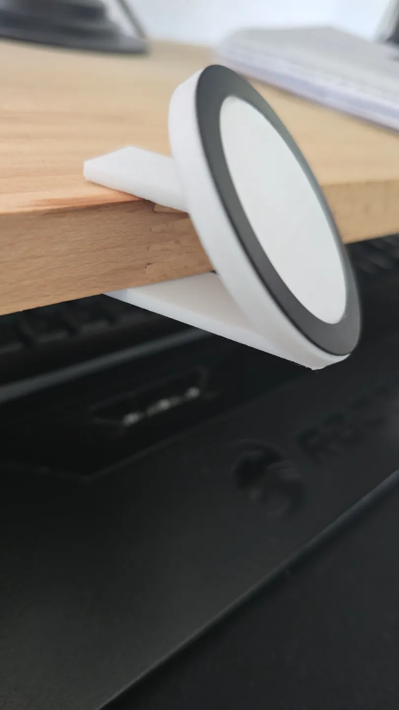 MagSafe Holder for ur desk by CuzstomWarezs - MakerWorld