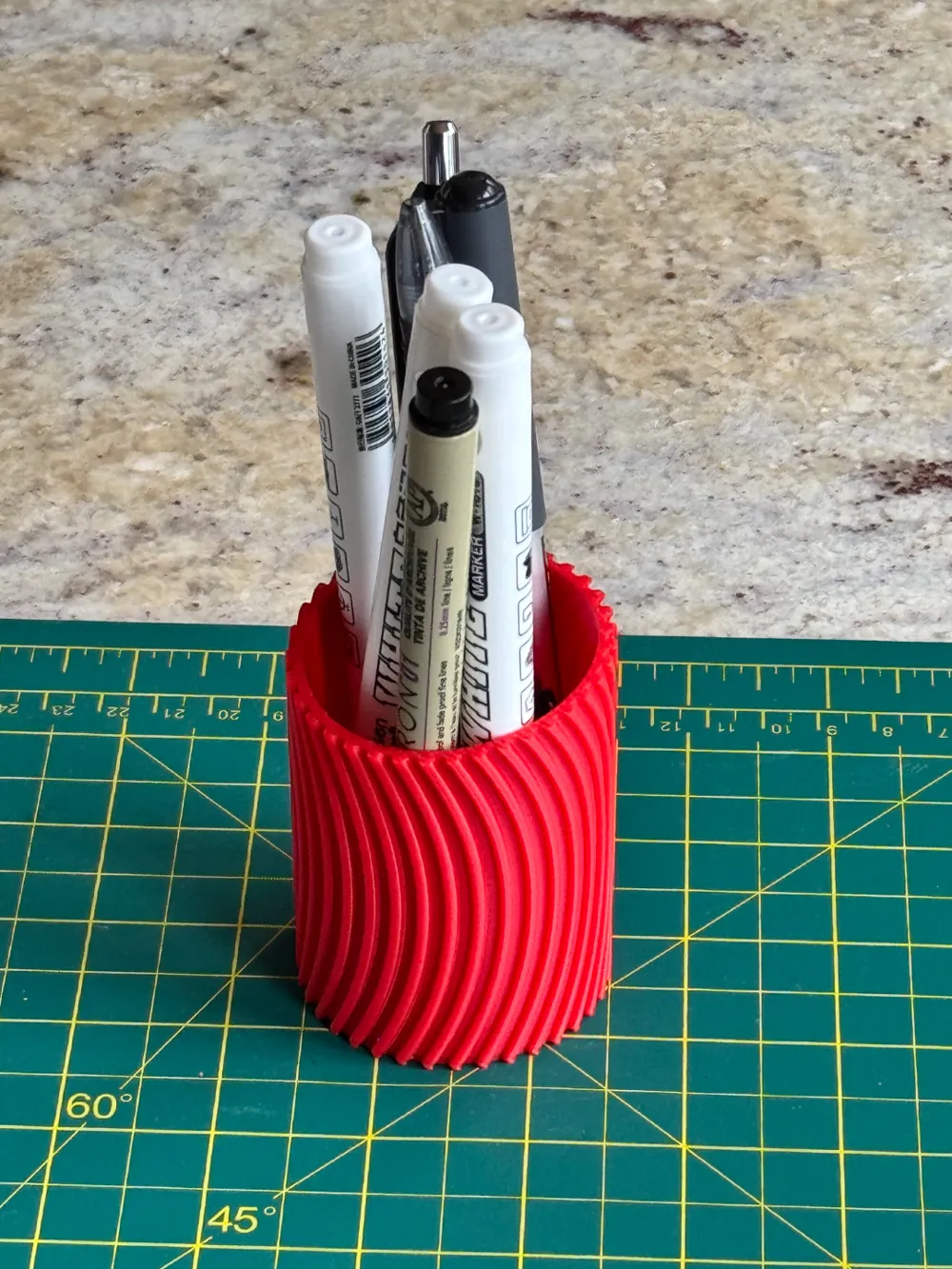 twisted vase pen holder by iam_8675309 - MakerWorld