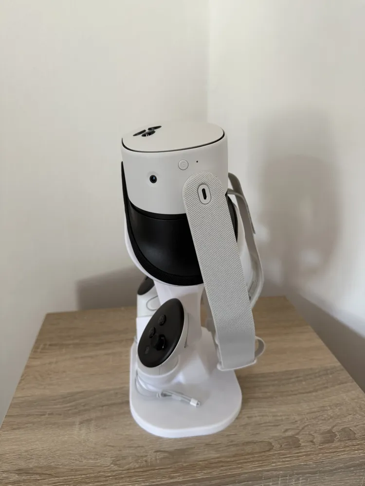 Meta Quest 3 / 3s stand by C4RDEN MakerWorld: Download Free 3D Models