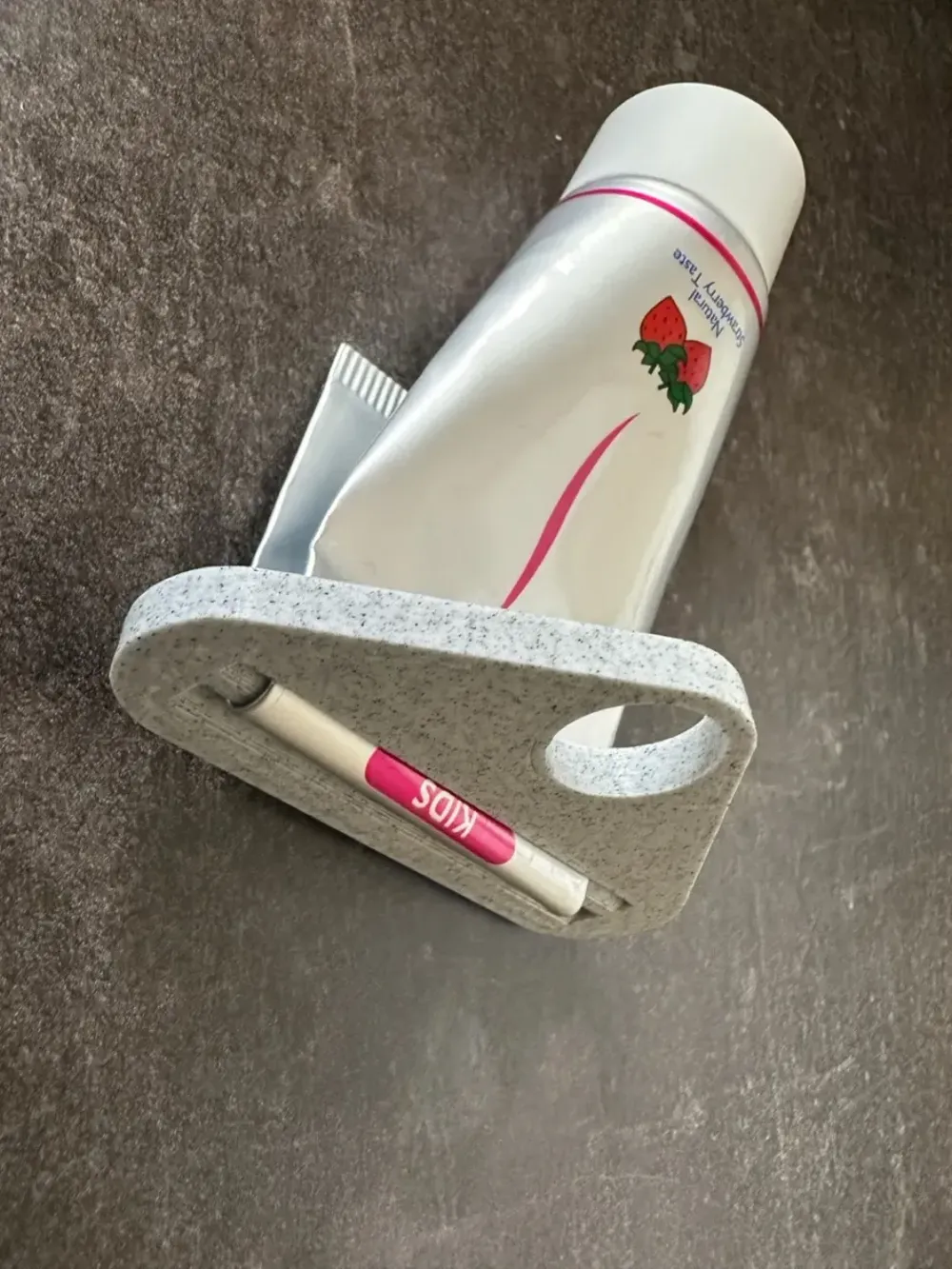 Universal Toothpaste Squeezer by Chamomile_3D - MakerWorld