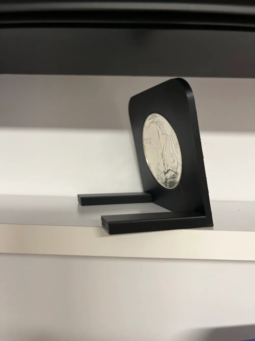 1 oz Fine Silver Coin Stand by Sven MakerWorld: Download Free 3D Models