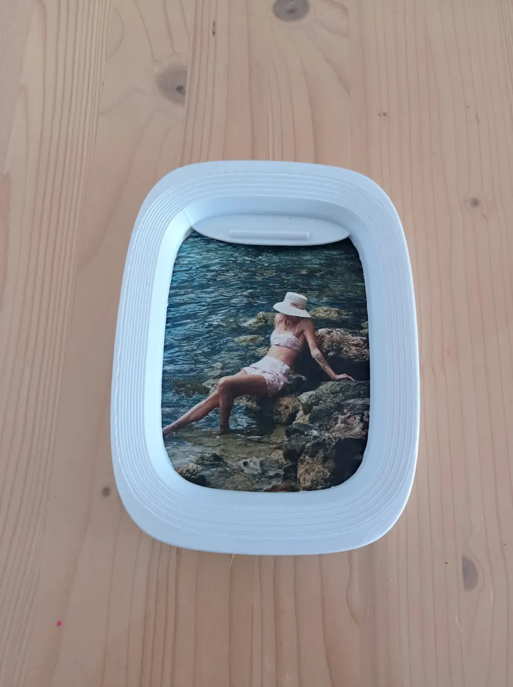 Airplane window picture frame by Sacho844 MakerWorld: Download Free 3D ...
