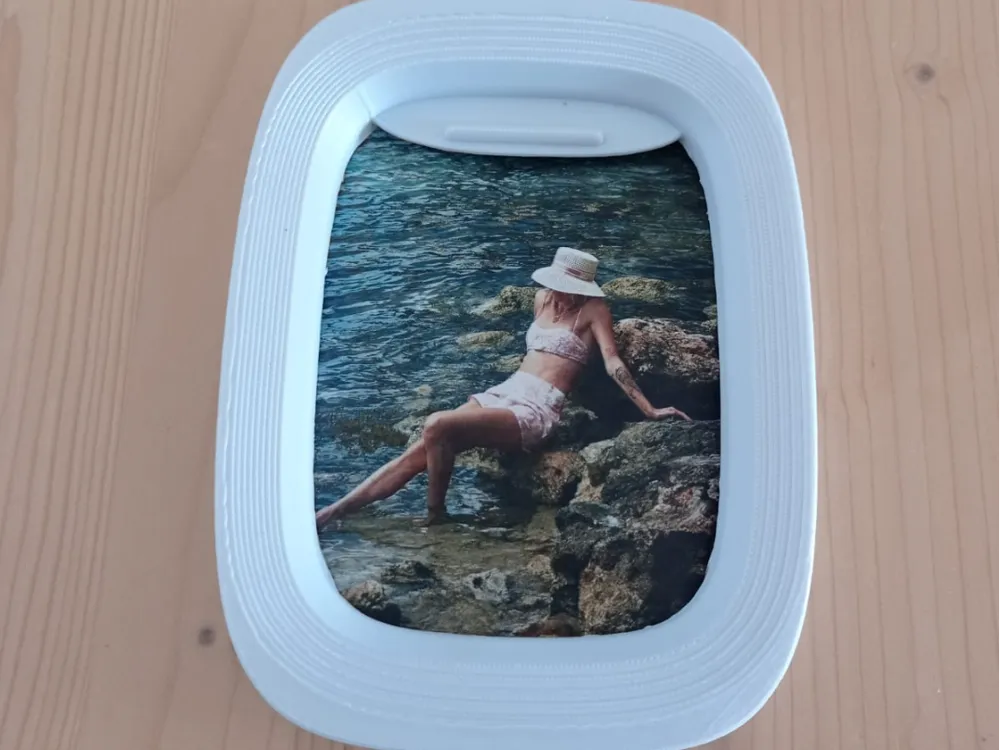 Airplane window picture frame by Sacho844 MakerWorld: Download Free 3D ...