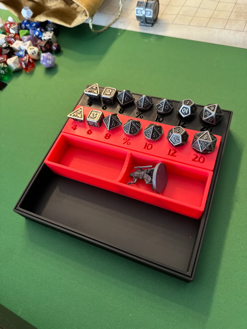 Dungeons & Dragons dice mount, tray, and inserts - Free 3D Print Model ...