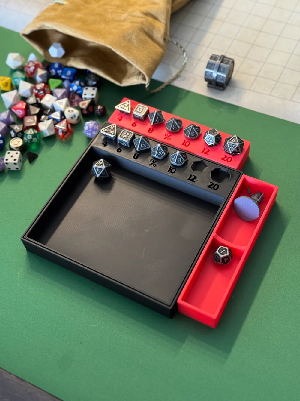 Dungeons & Dragons dice mount, tray, and inserts - Free 3D Print Model ...