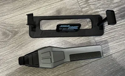 Star Trek TNG 'Cobrahead' Phaser with stand - Free 3D Print Model ...