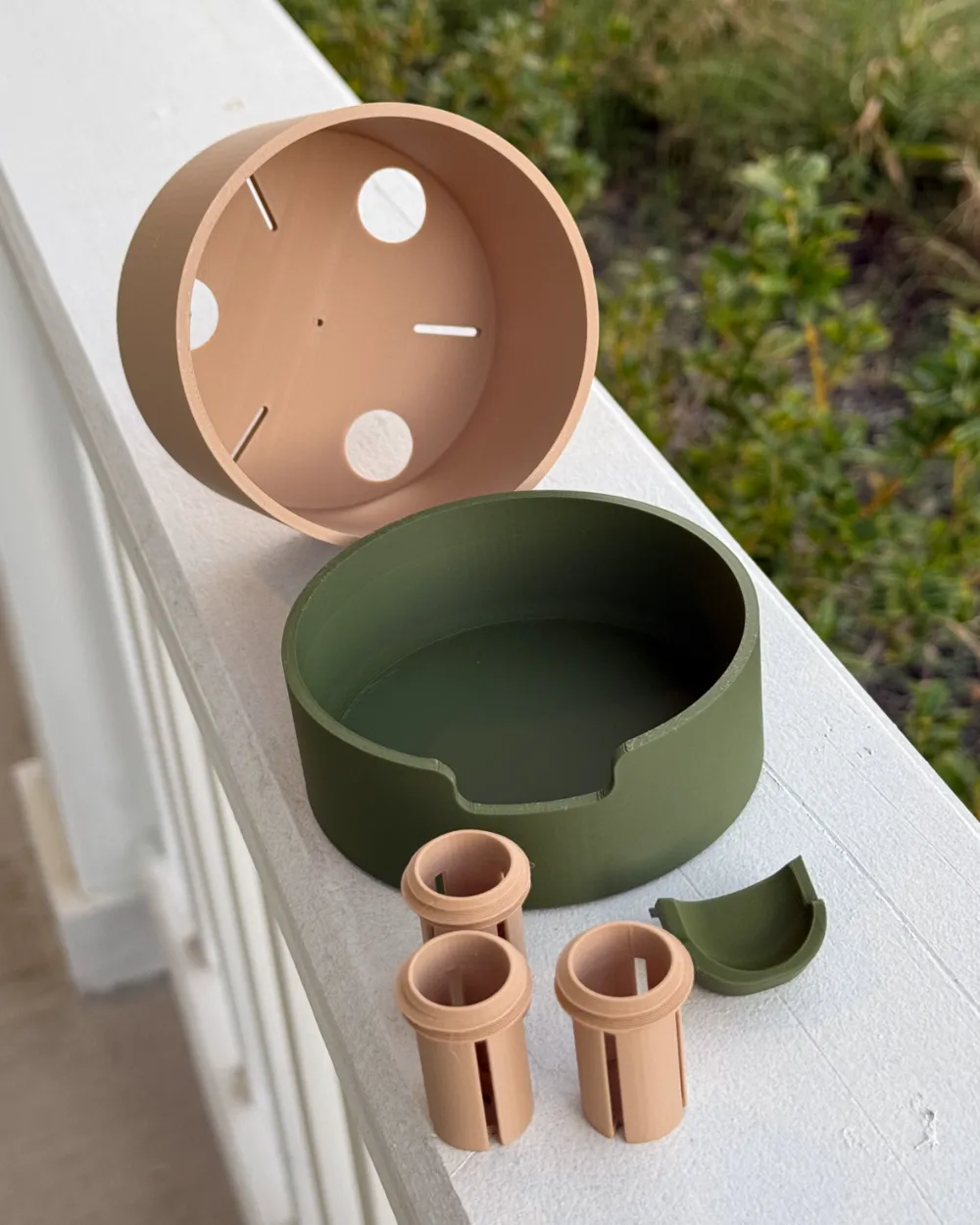 Round Self-Watering Planter (Small) by Christopher Tung MakerWorld: Download Free 3D Models