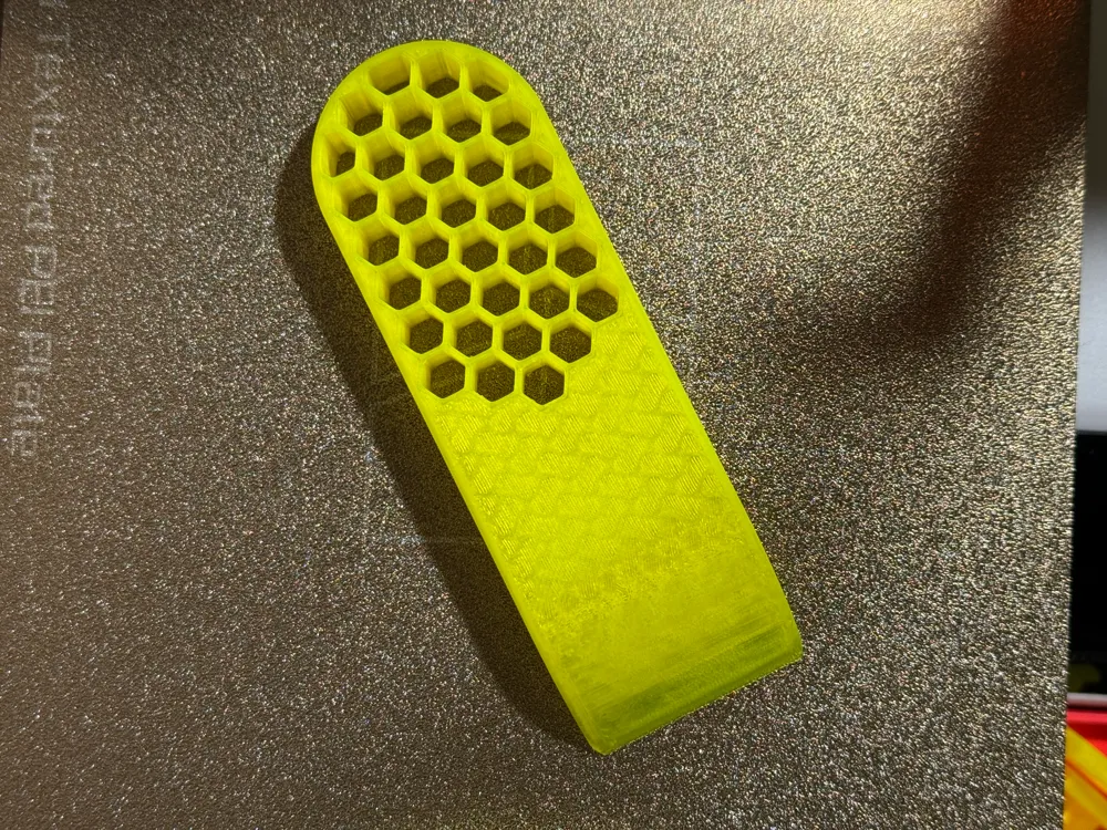 Minimalist honeycomb heatbed scraper by John Connor - MakerWorld