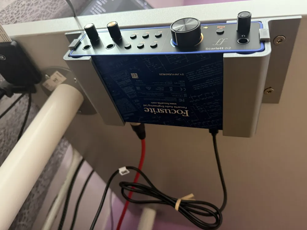 Focusrite Scarlett 2i2 4th gen holder - Free 3D Print Model - MakerWorld