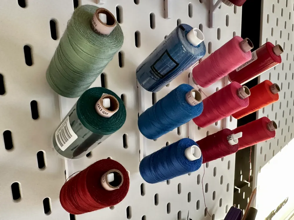 Ikea Skadis thread holder by Masambi - MakerWorld