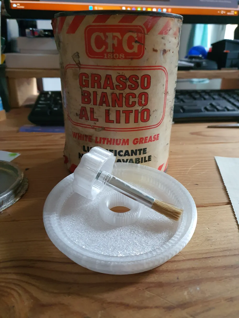 Workshop grease dispenser for DIY garage 96mm by M-Teo 3D - MakerWorld