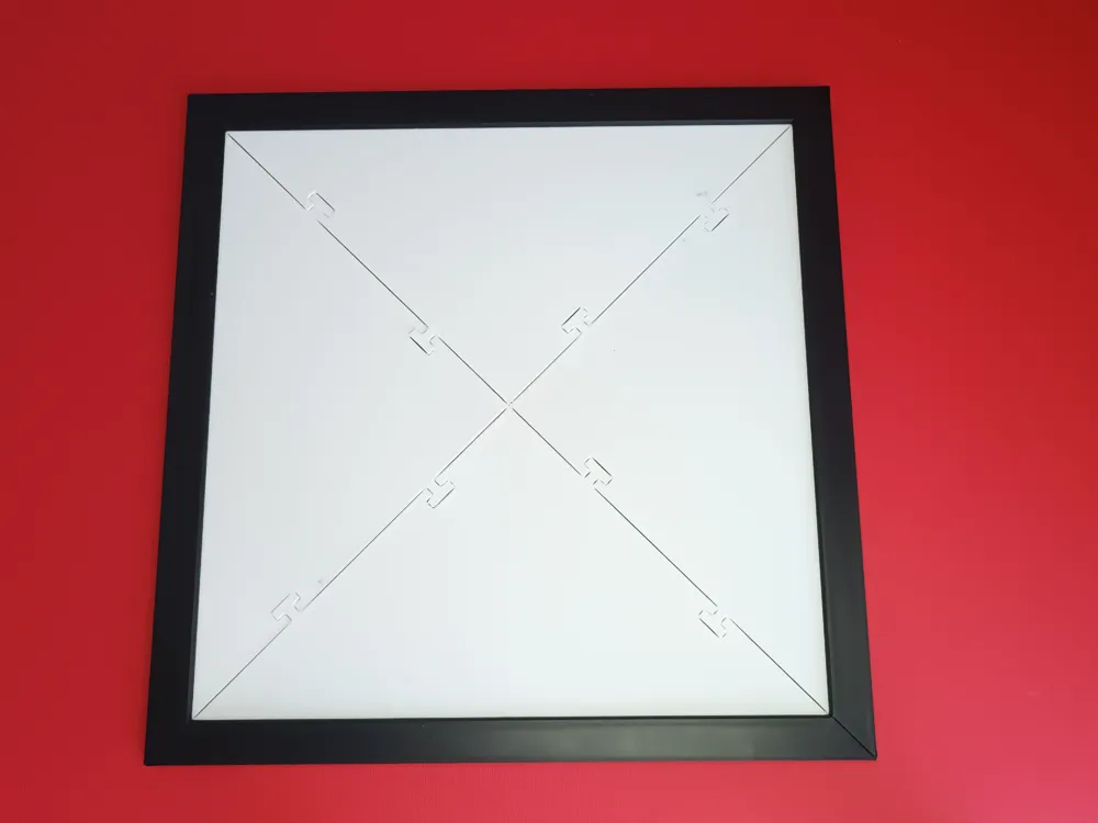 Minimalist Square Frame by Valeria Momo & Mattia - MakerWorld