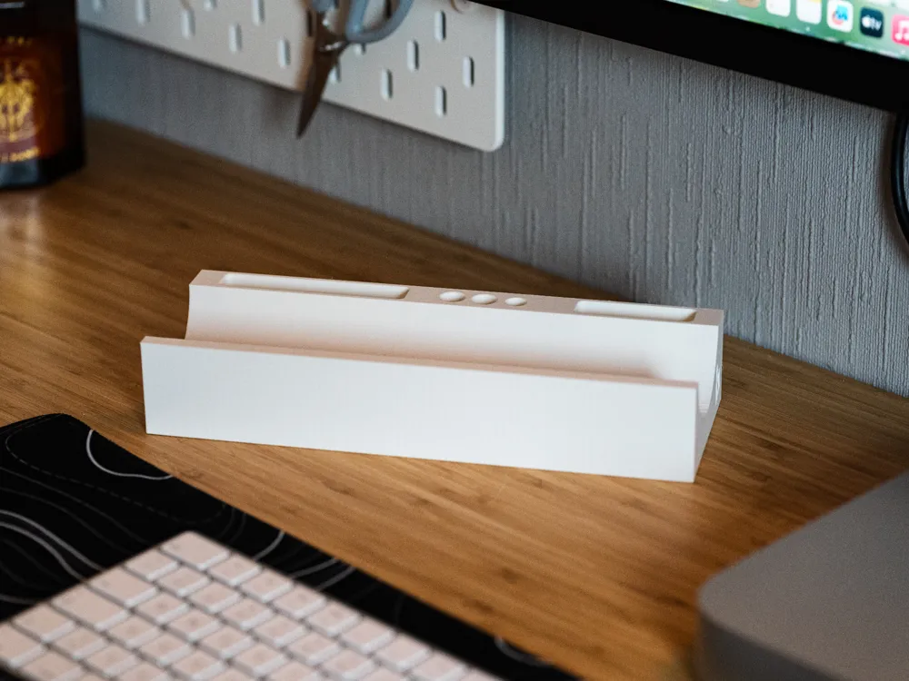 Desk Butler v1 by bjoernstudio - MakerWorld