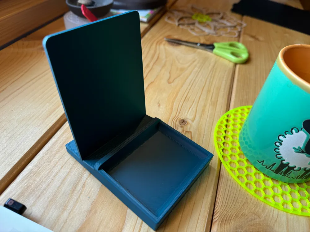 Modern and elegant desk smartphone stand by John Connor - MakerWorld