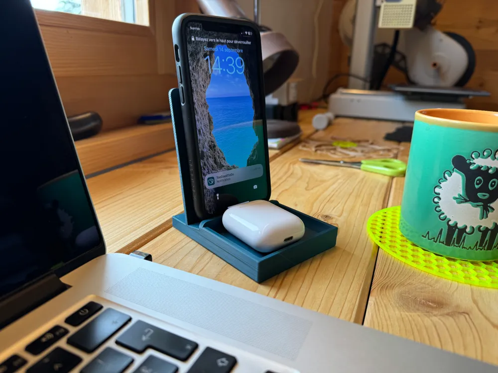 Modern and elegant desk smartphone stand by John Connor - MakerWorld