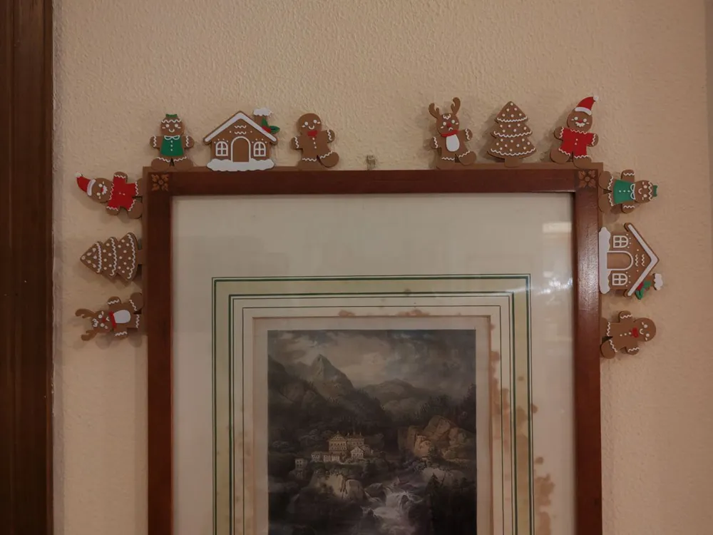 Christmas door corner - Gingerbread - Free 3D Print Model - MakerWorld