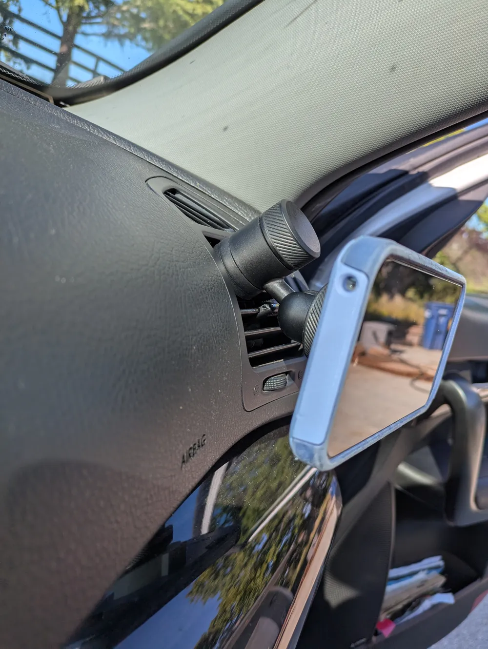 Quadlock vent mount pop socket adapter by nottingham82MakerWorld ...