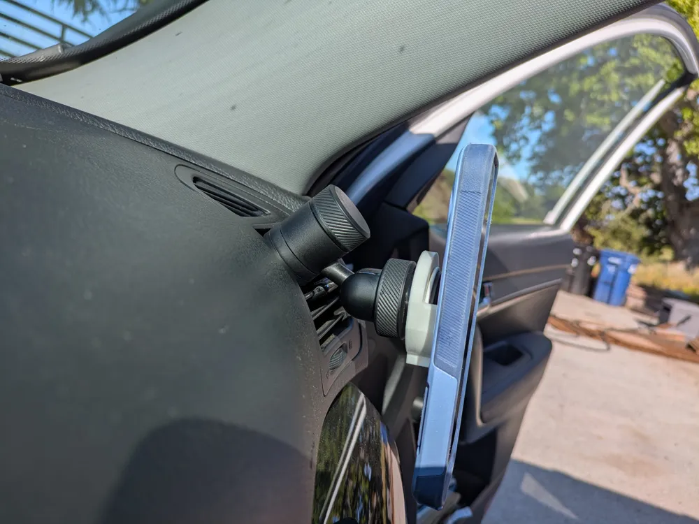 Quadlock vent mount pop socket adapter by nottingham82MakerWorld ...