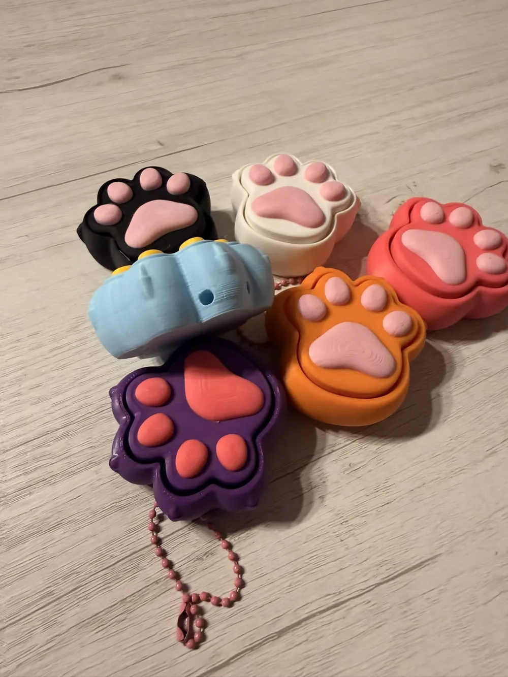 Clicky Paw keychains v2 - Free 3D Print Model - MakerWorld