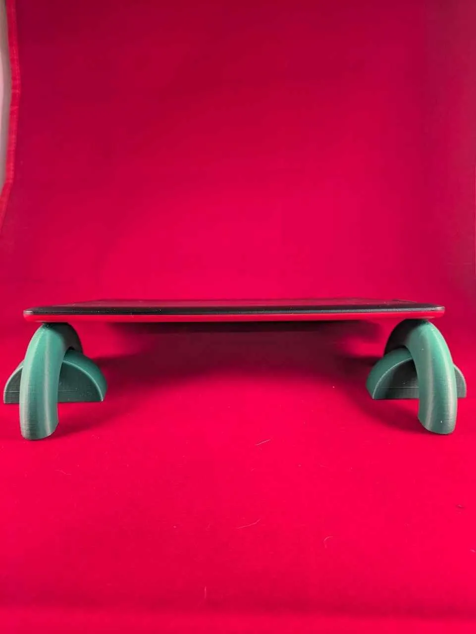 Compact Tablet Riser by rileypricedev - MakerWorld