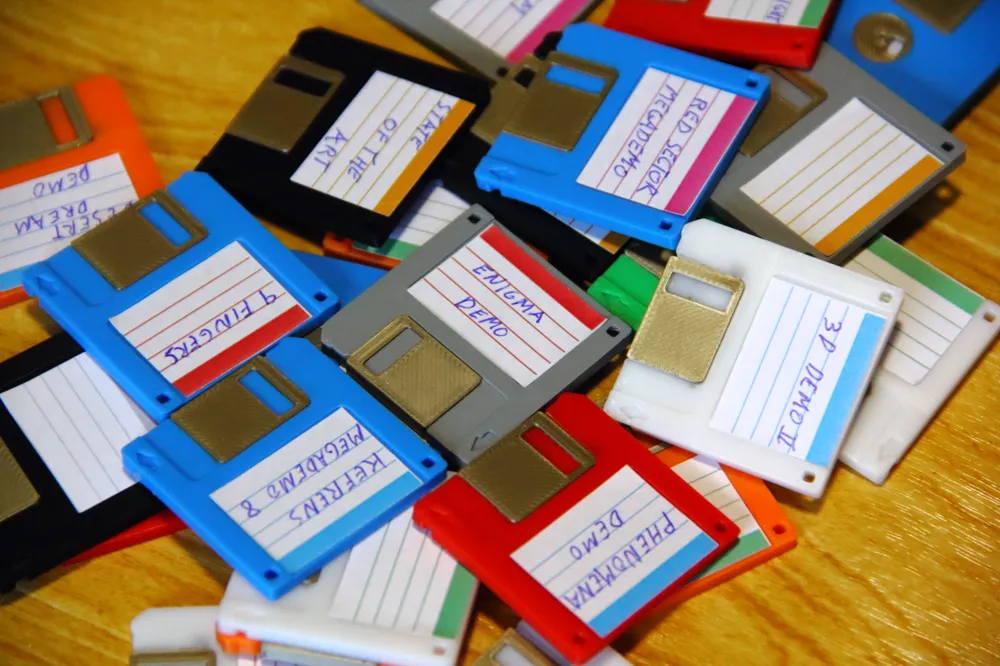 Mini Llavero Disquete 3.5 con Etiqueta NFC por Jon Otero MakerWorld ...