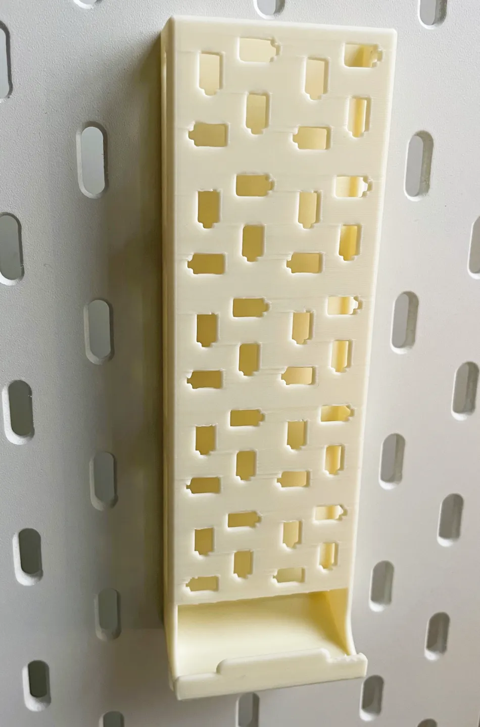 AAA Battery Holder for Ikea Skadis Board by BambaPappa - MakerWorld