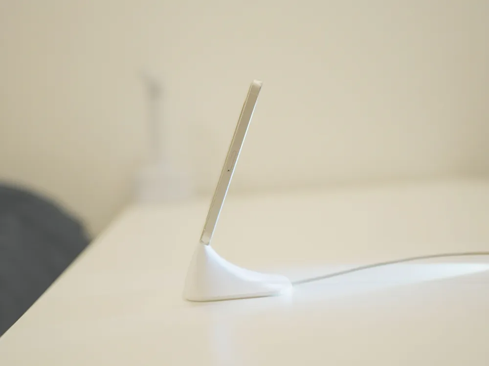 Lightning port iPhone stand - Free 3D Print Model - MakerWorld