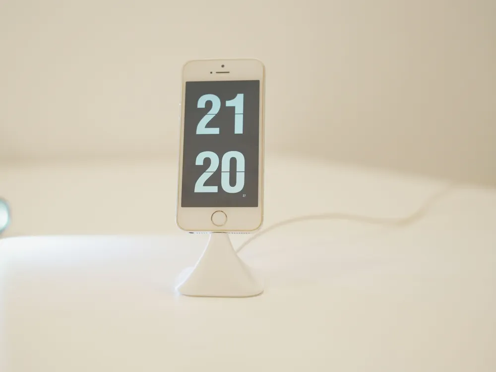 Lightning port iPhone stand - Free 3D Print Model - MakerWorld