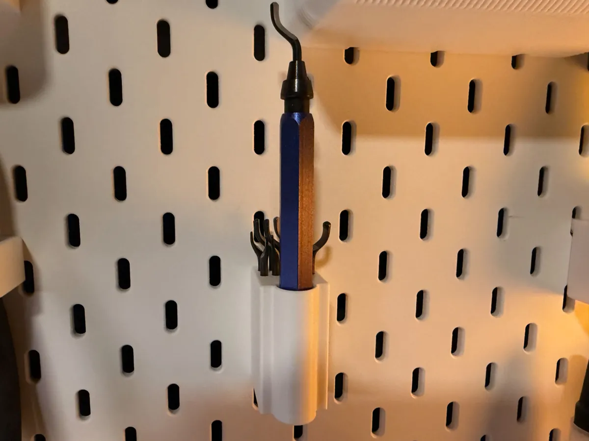 Skadis - Deburring Tool Holder - Free 3D Print Model - MakerWorld