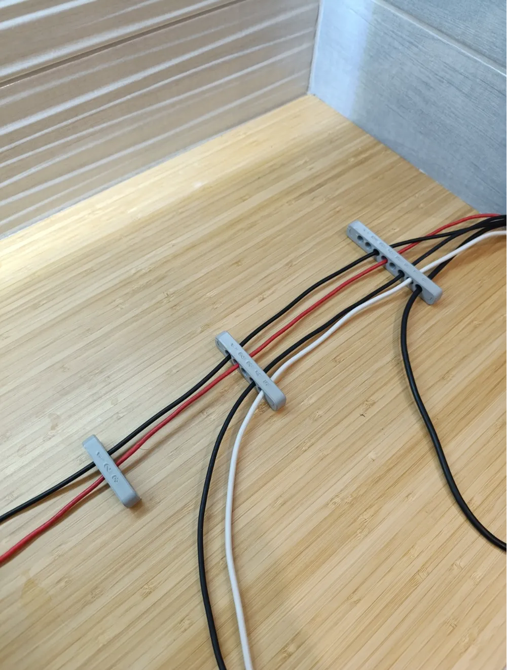 Cable management clip by MagiikDesign - MakerWorld