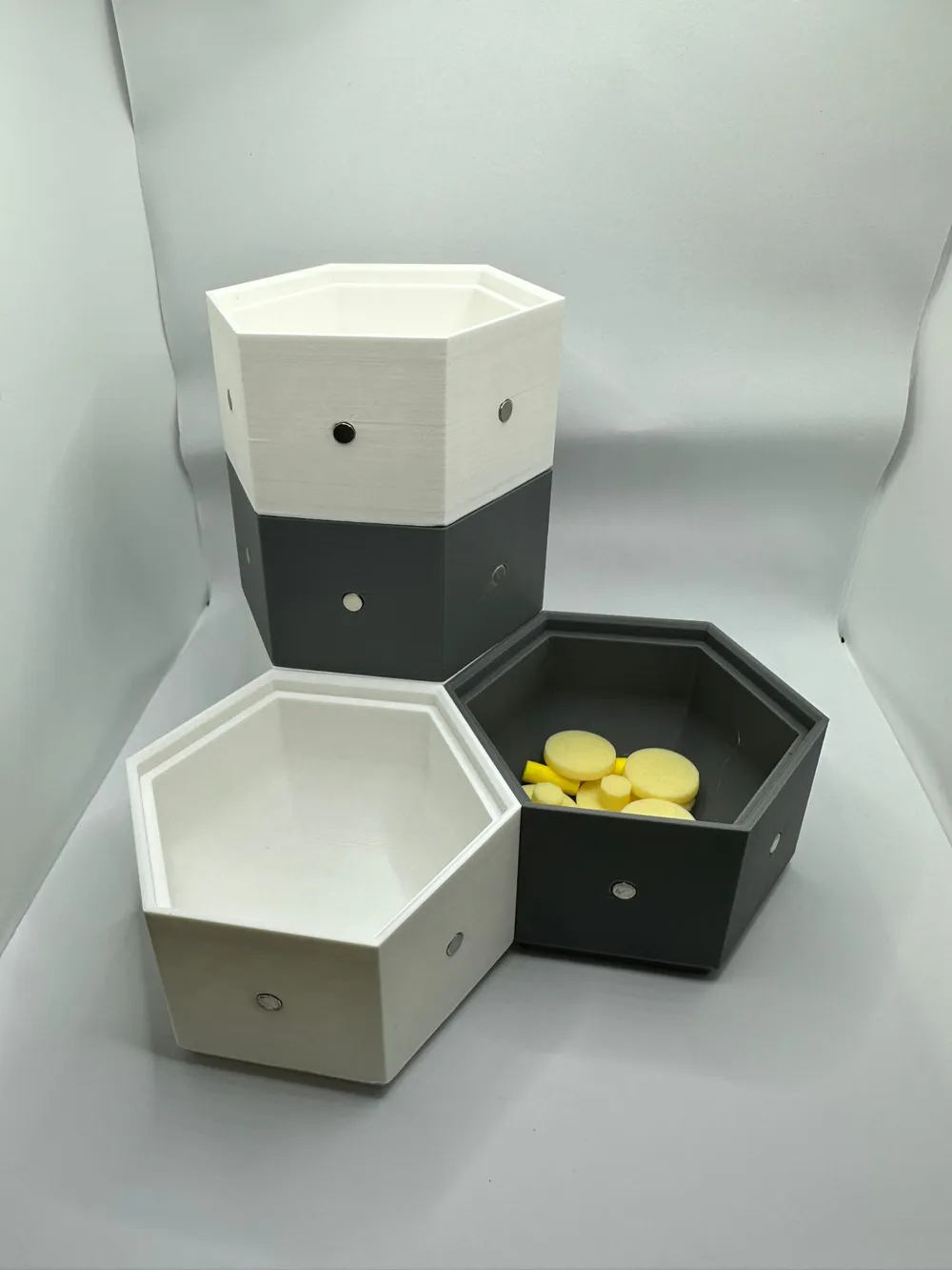 Simple hexagonal magnetic containers by Little HIOB MakerWorld ...