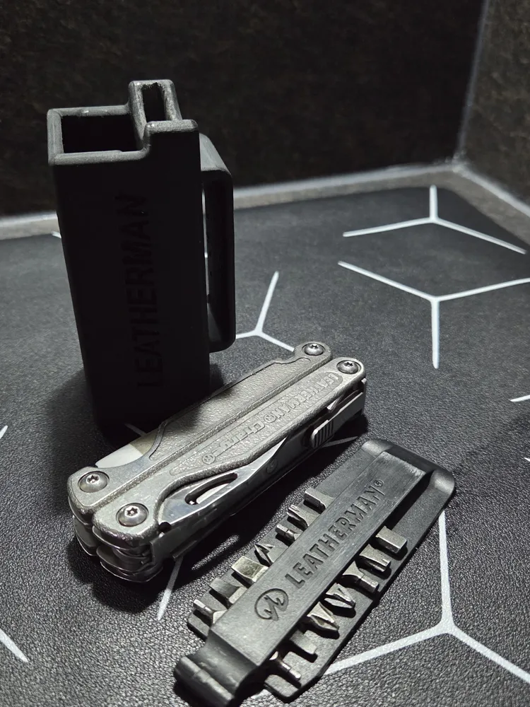 Holster LEATHERMAN Charge mit Bithalter - Free 3D Print Model - MakerWorld