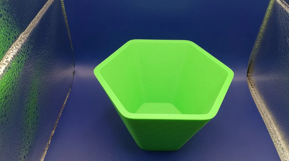 simple expanding hexagonal rounded flowerpot Remixed by Volrathpol ...