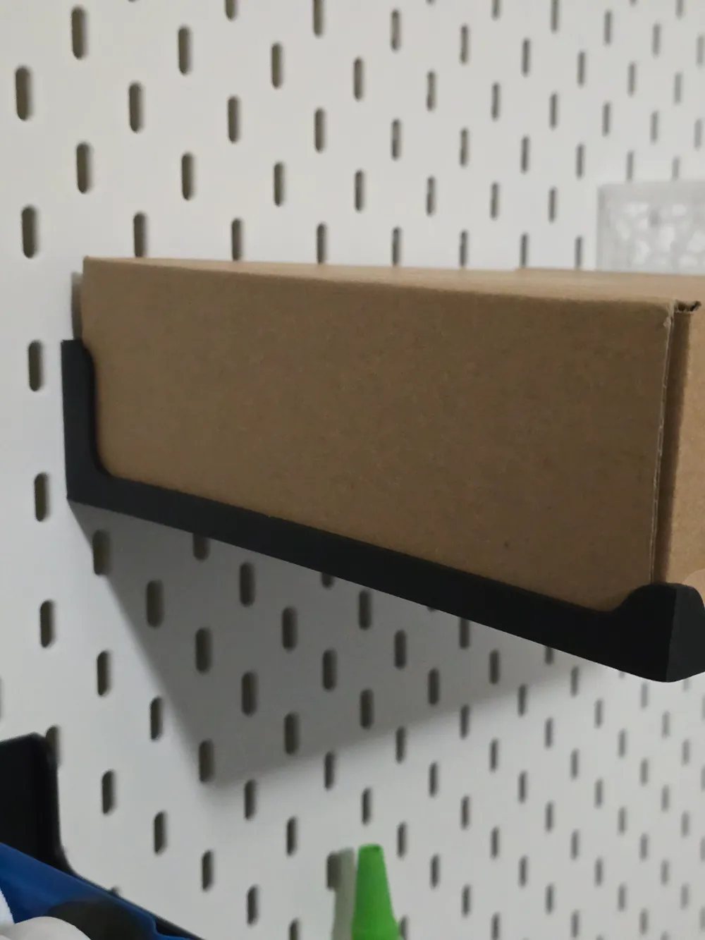 Skadis "Hat Tile" Shelf by Carlos_GwnMakerWorld: Download Free 3D Models