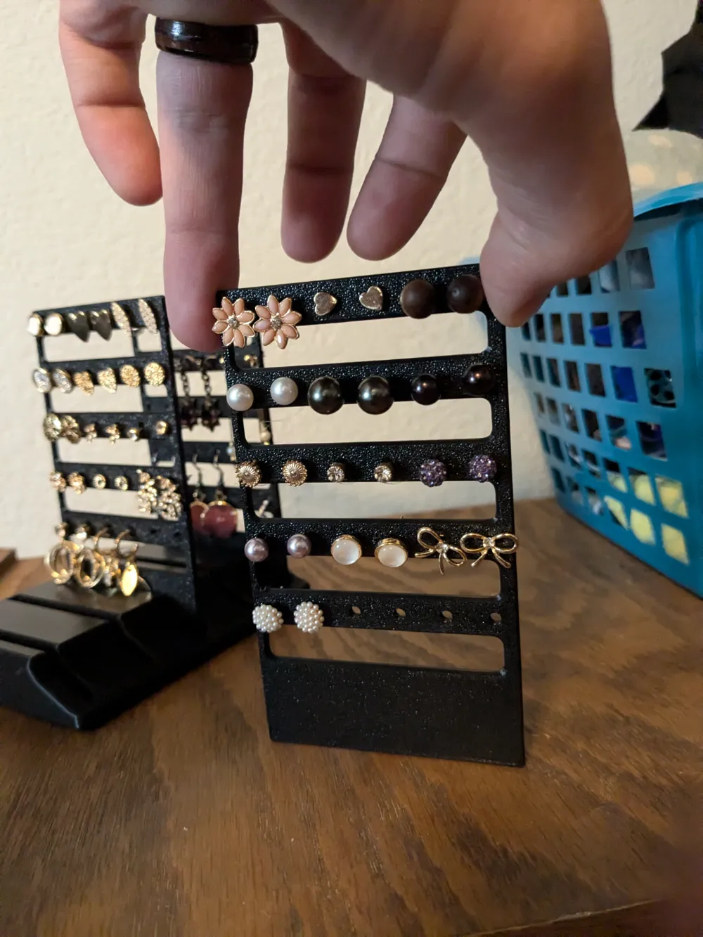 Earing Holder A1 mini Remixed by TheBatFamily MakerWorld: Download Free ...