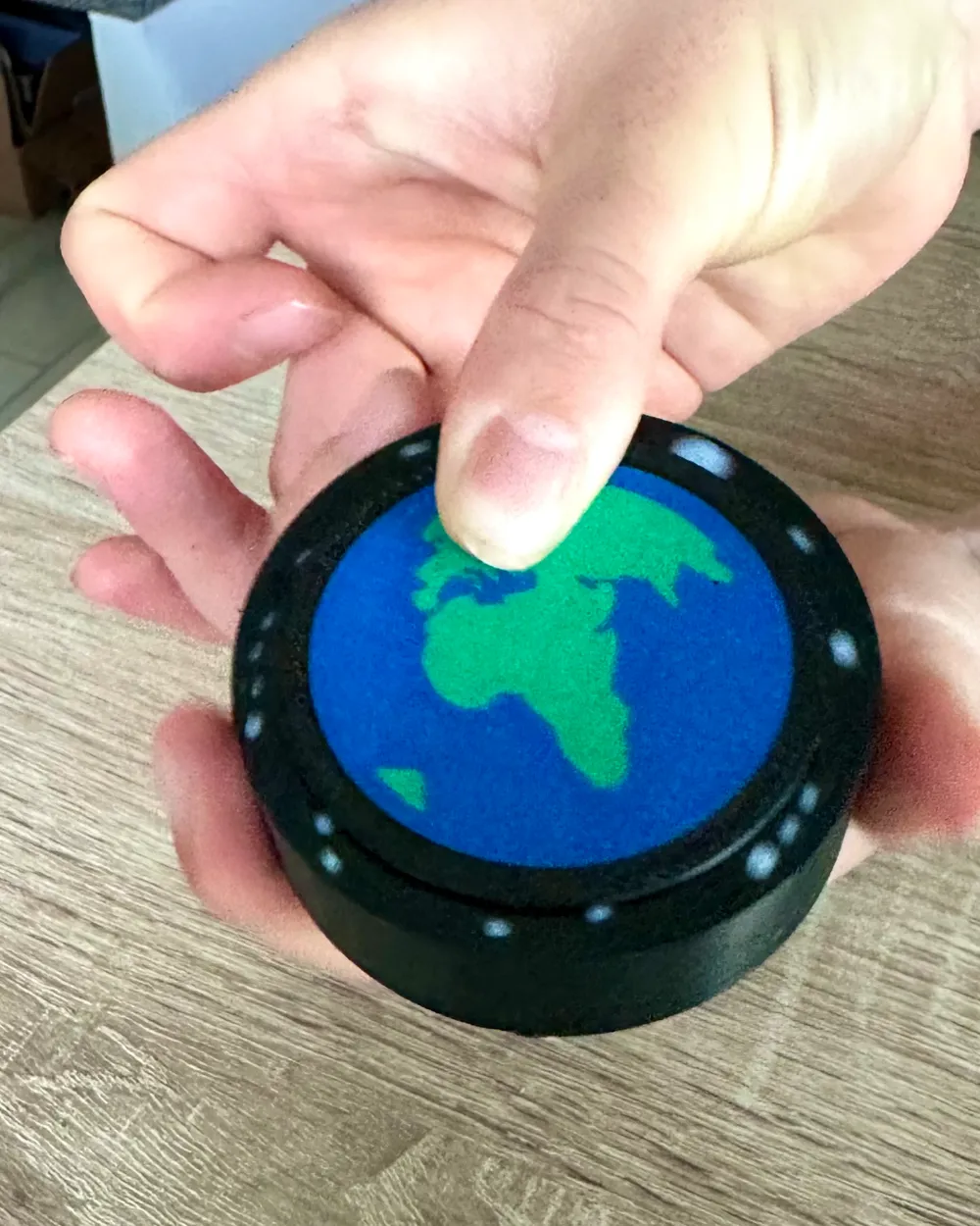 Planet Earth universe fidget spinner clicker by kisik20 - MakerWorld
