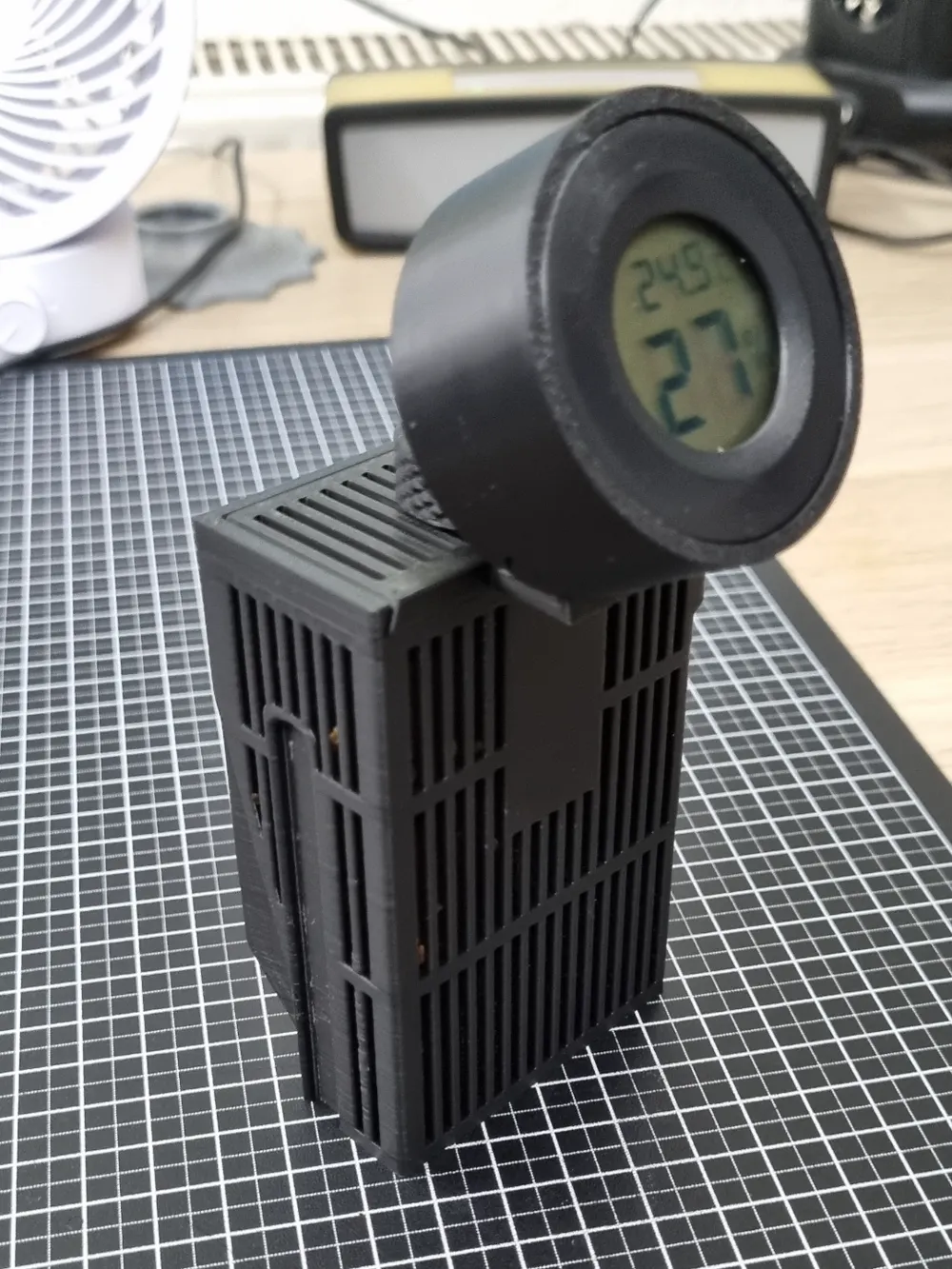 Hygrometer Mount Top for AMS-Python Silicabox Remixed by didi_59 ...
