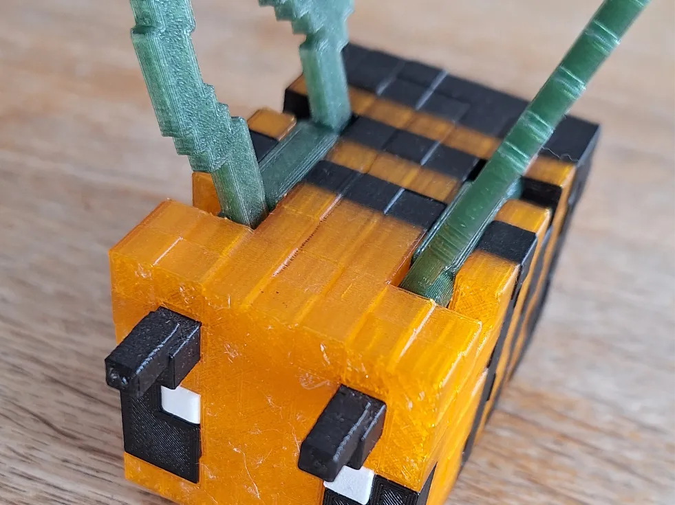 Minecraft bee, rotating wings by Bro3D World MakerWorld: Download Free ...