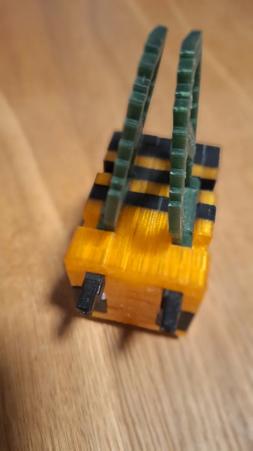 Minecraft bee, rotating wings by Bro3D World MakerWorld: Download Free ...