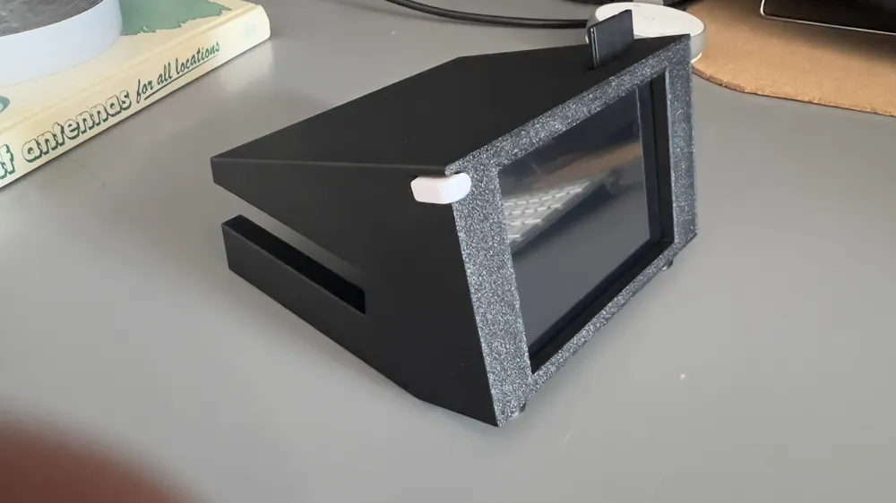 Cat Touch Alternative Furniture/Desk Case by Steve’s X1 carbon ...