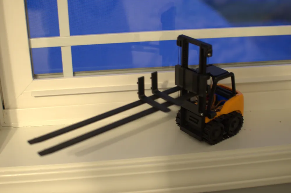 Comically Long Forks - Cyberbrick Forklift - Free 3D Print Model ...