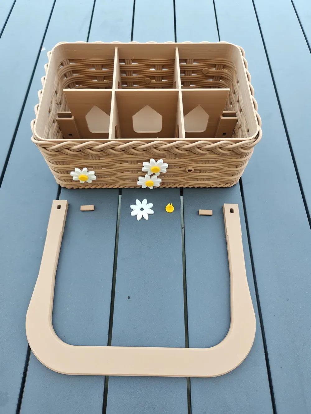 Woven Picnic Glass Caddy & Daisies - Free 3D Print Model - MakerWorld