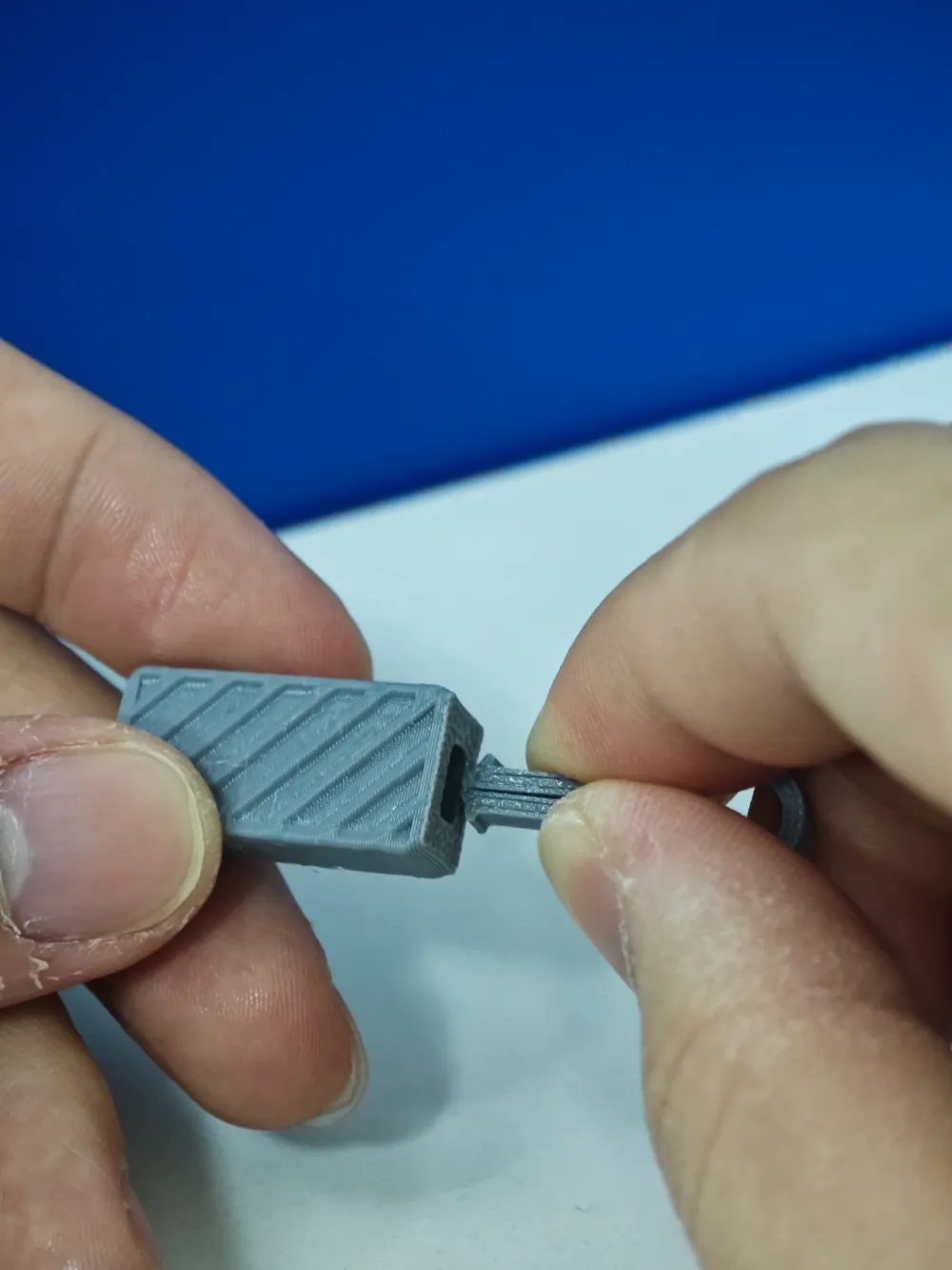 Zipper Pull Self-locking Assembly by SeeOneMakerWorld: Download Free 3D ...