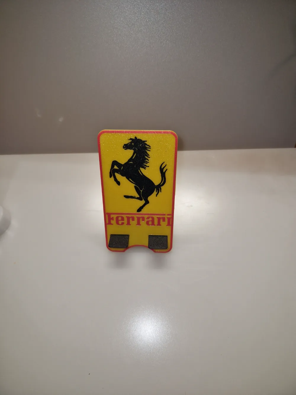 Ferrari F1 phone stand by Jendapce - MakerWorld