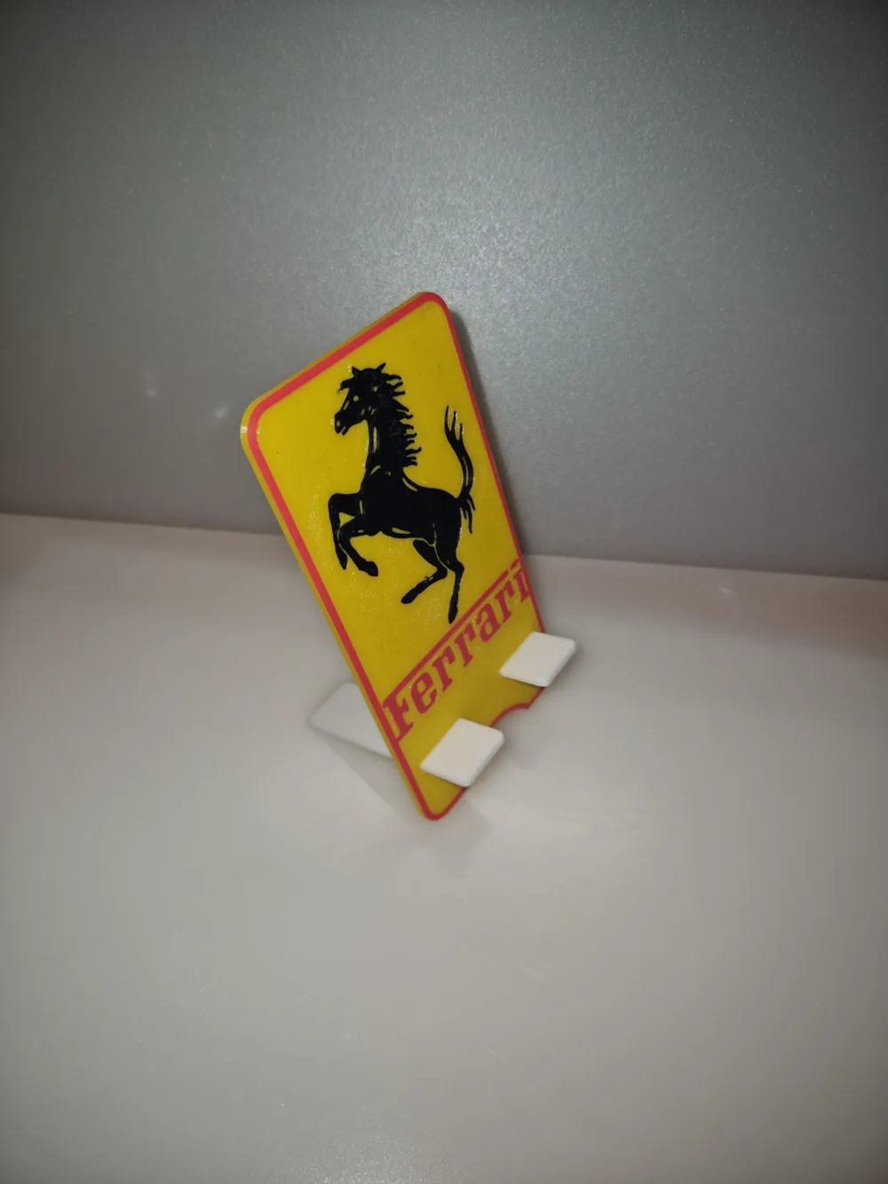 Ferrari F1 phone stand by Jendapce - MakerWorld
